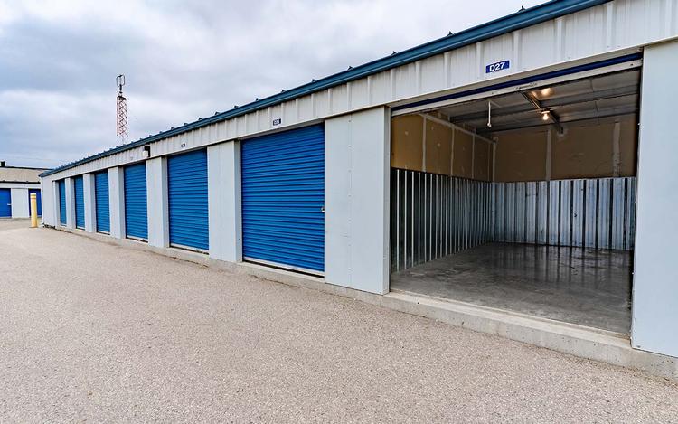 Saskatoon Storage Units @ 801 45 St W 4 Weeks Free